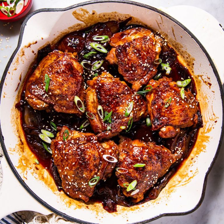 Easy & Delicious Braised Chicken Thighs | Sizzlfy